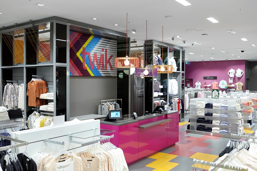 Simons Square One - Canadian Interiors